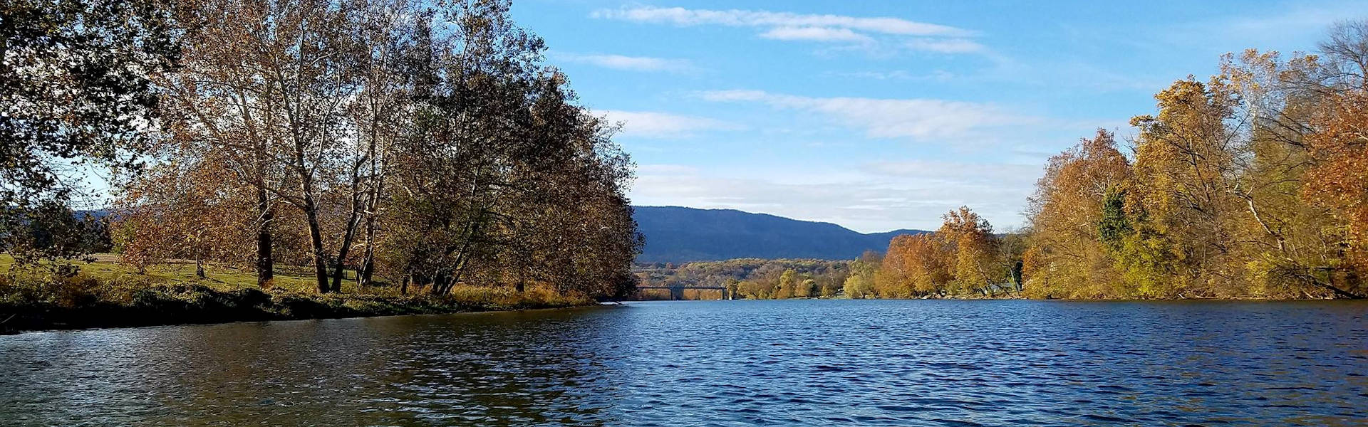 Shenandoah River Adventures | Canoeing on the river